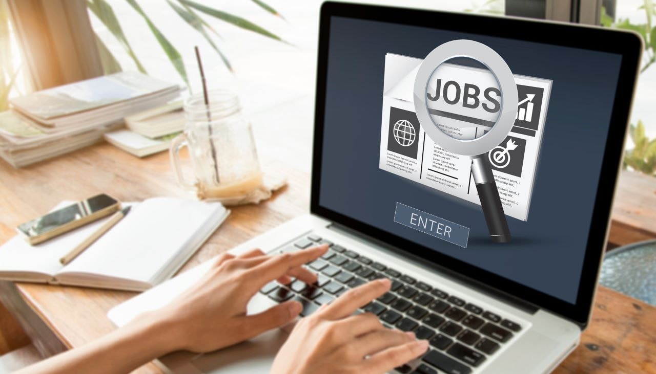 Uwaga na fałszywe oferty pracy! Jak je rozpoznać i zgłosić?