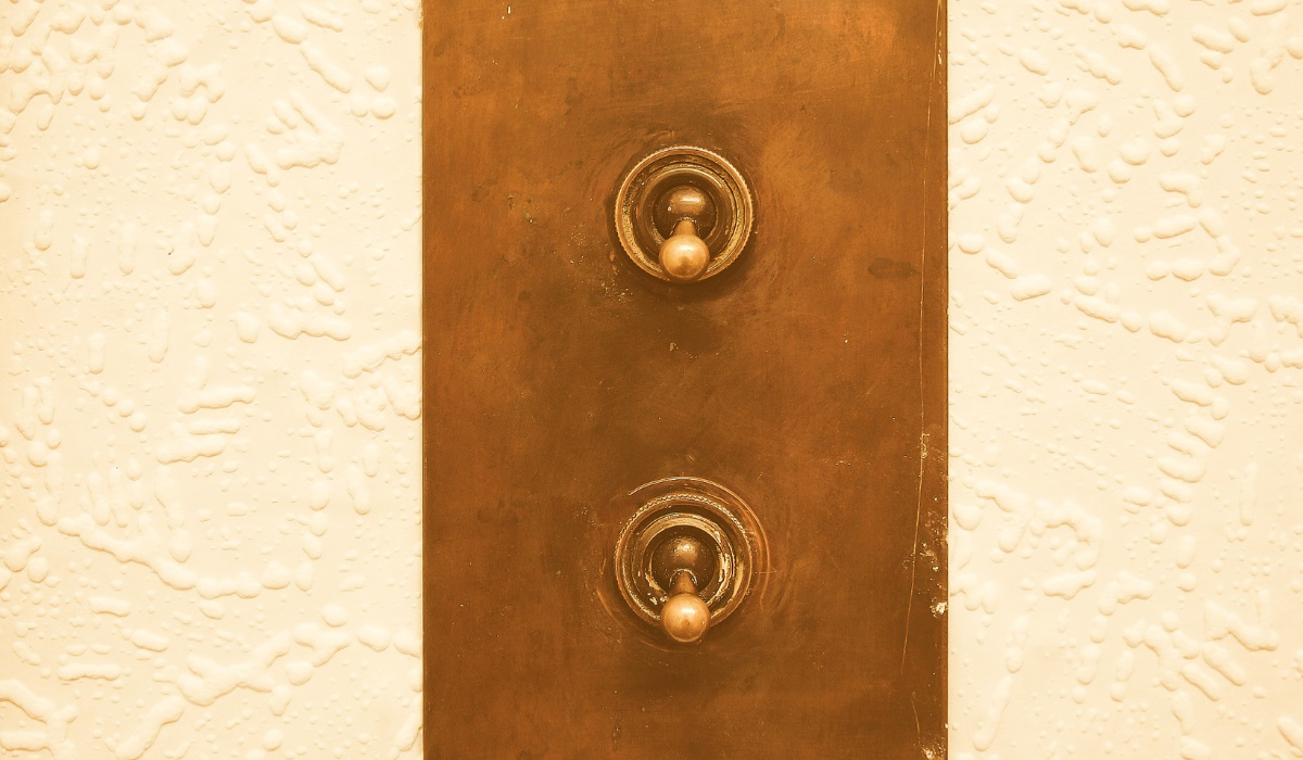 What is a Double Pole Switch? | When to Fit a Double Pole Switch in ...