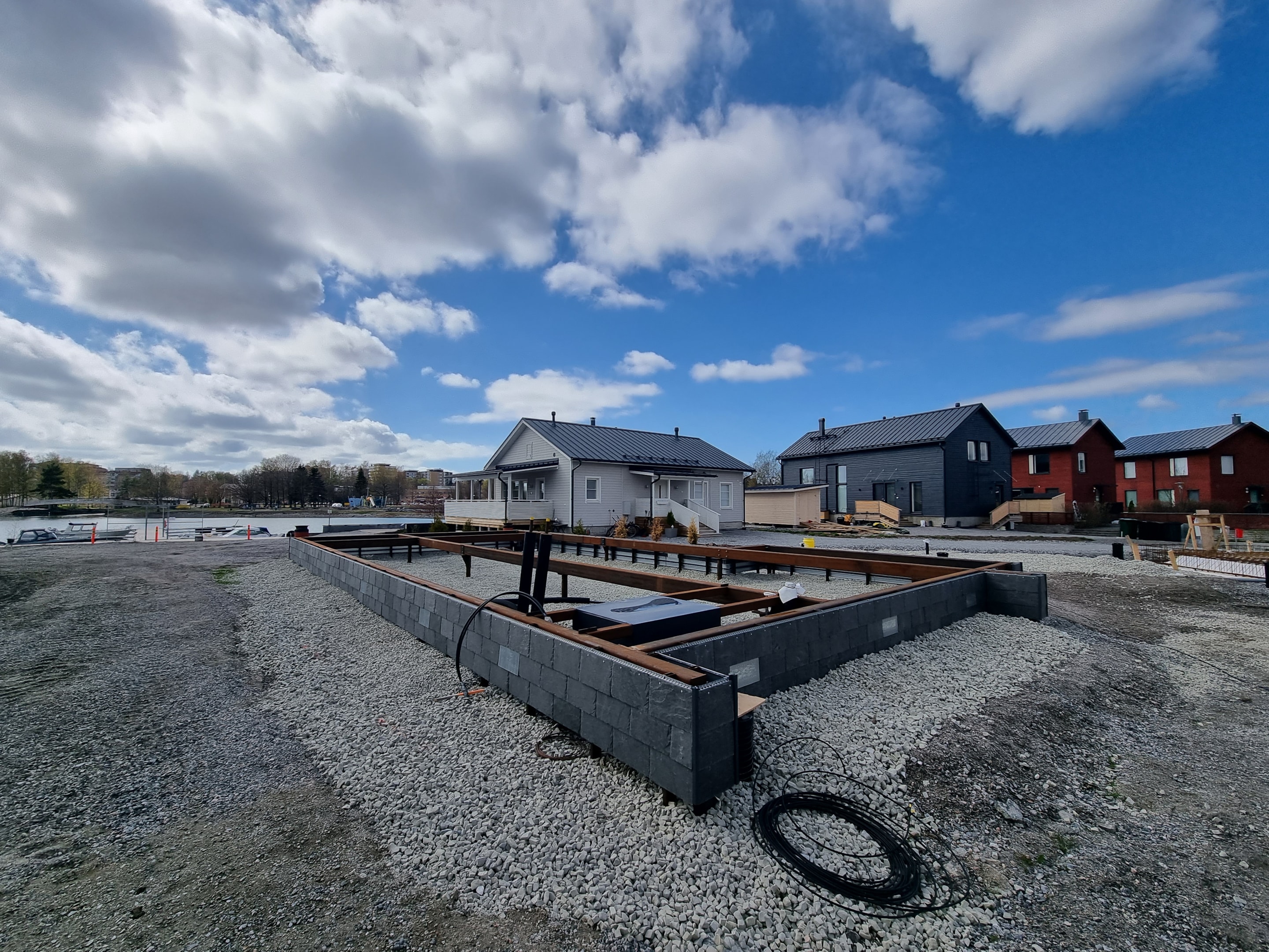 Autotallin ja kevyen varaston perustus talvella - Par-Kaivuu