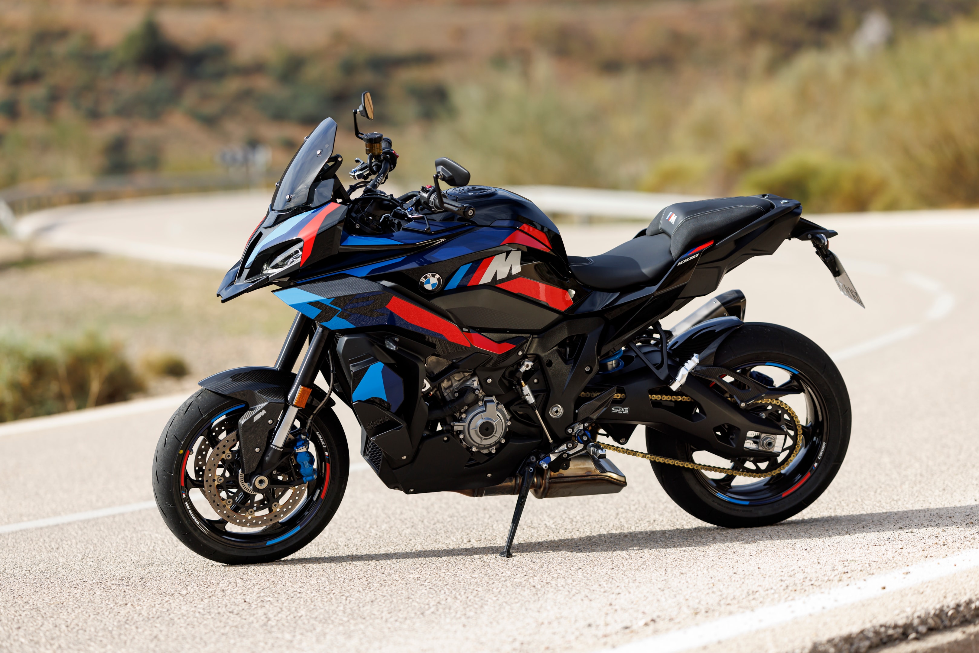 M1000XR VS S1000XR: which sports trail to choose in 2024? | BMW comparison