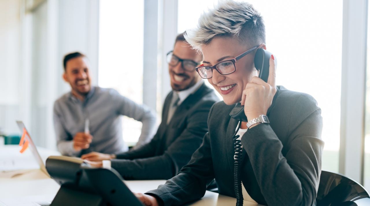 Customer service specialist - co to za praca? Zarobki