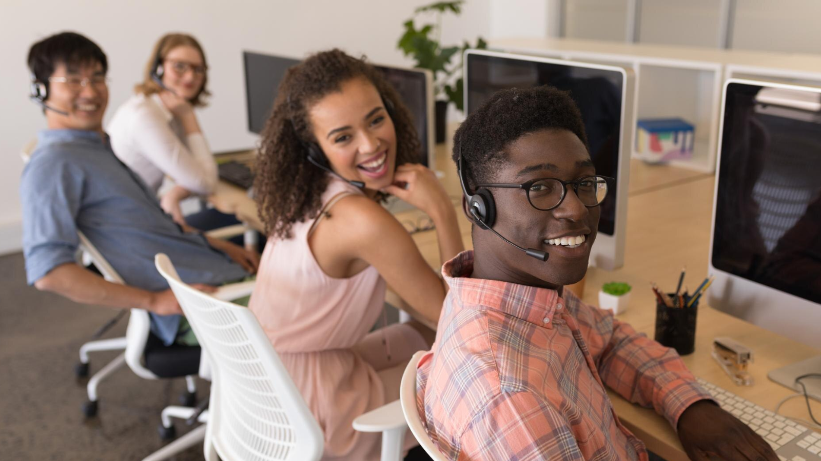 Simplify Support with Smart Call Center Systems