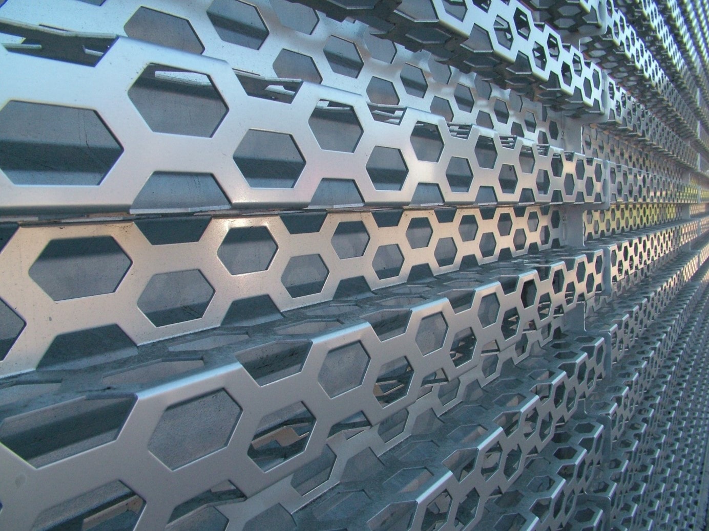 Top Uses and Benefits of Perforated Aluminium Sheet for Your Projects