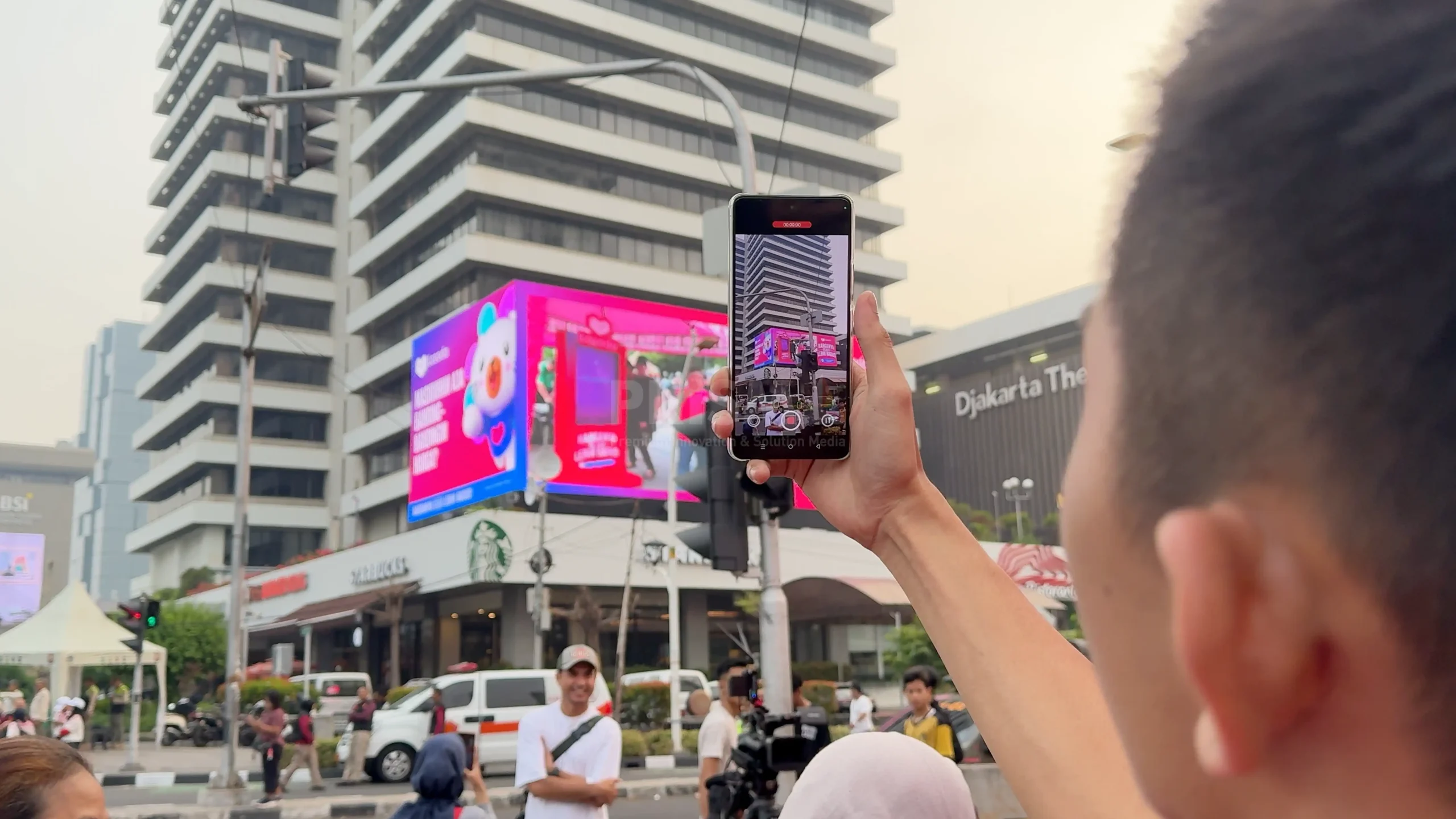 Prisma Advertising OOH Indonesia | Innovative Outdoor Ads